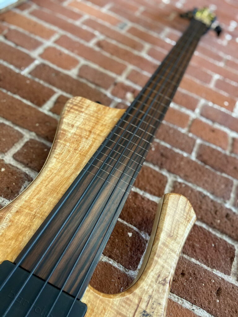 New Extreman Fretless - MGBASS GUITARS